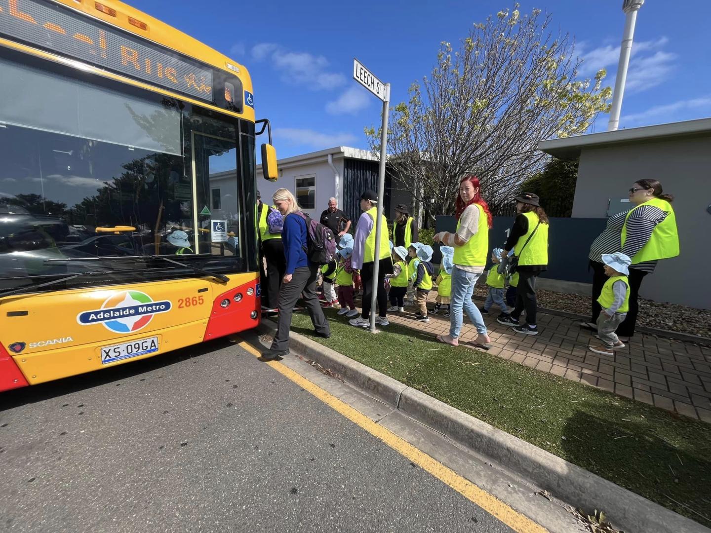 Our littlest public transport users learn about bus safety | Busways